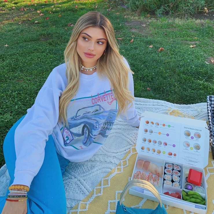 Kelsey Calemine picture