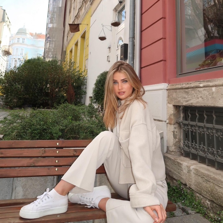 Image of Simona Stoy