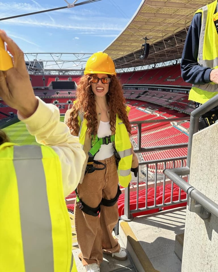 Jess Glynne image
