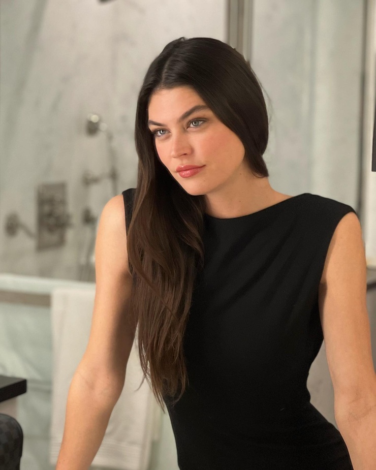 Picture of Lauren Layne