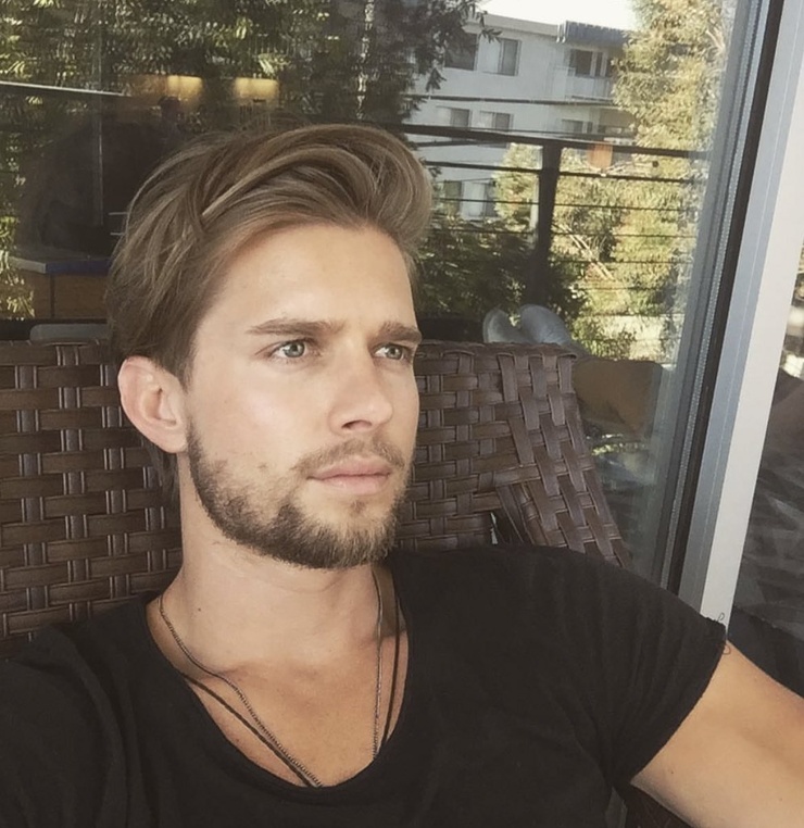 Picture of Drew Van Acker