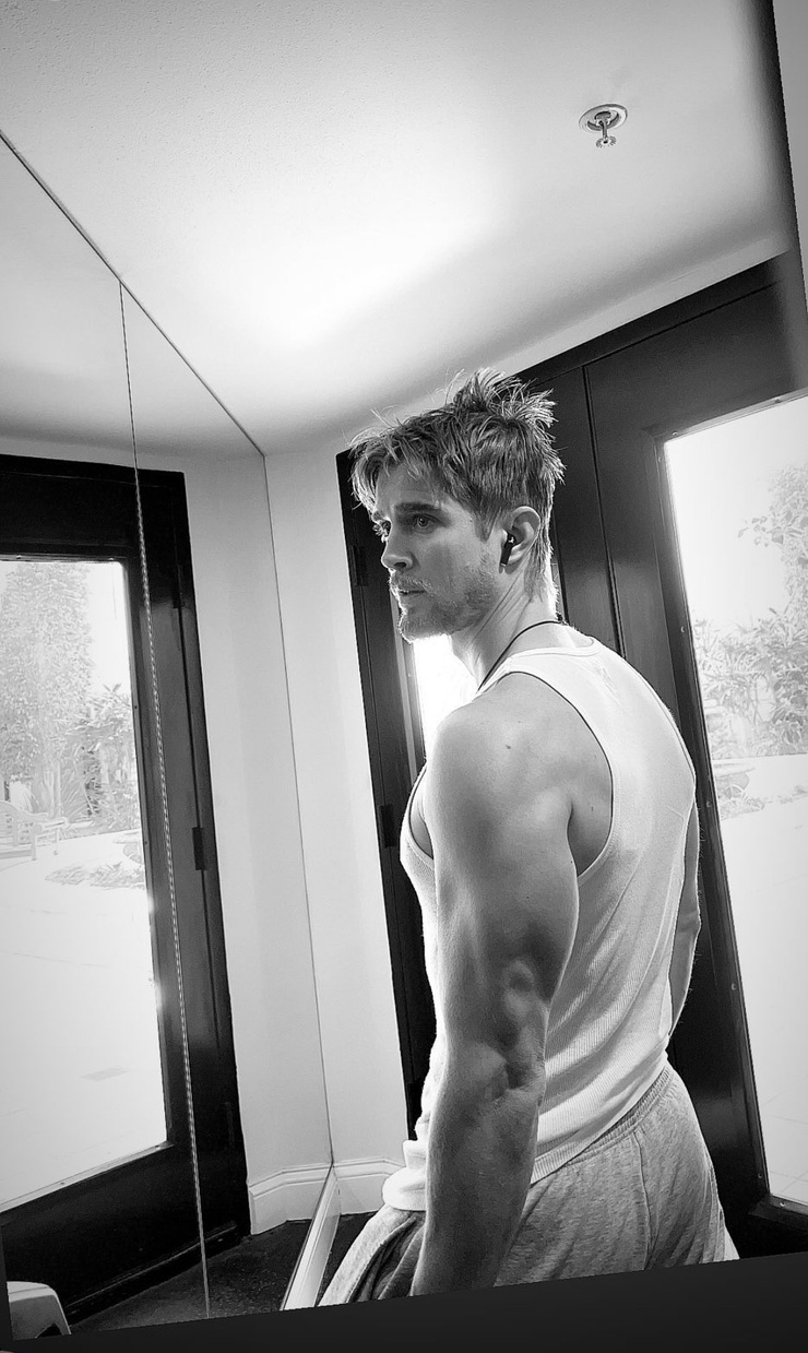 Picture of Drew Van Acker