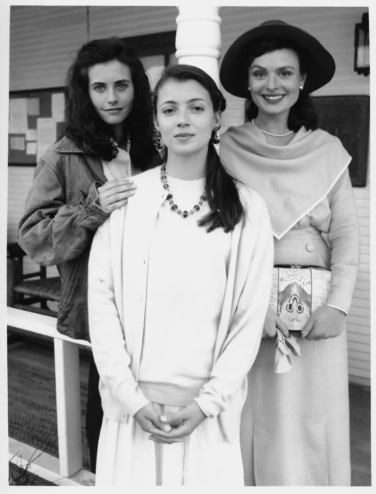 Courteney Cox, Mia Sara, Lucy Gutteridge