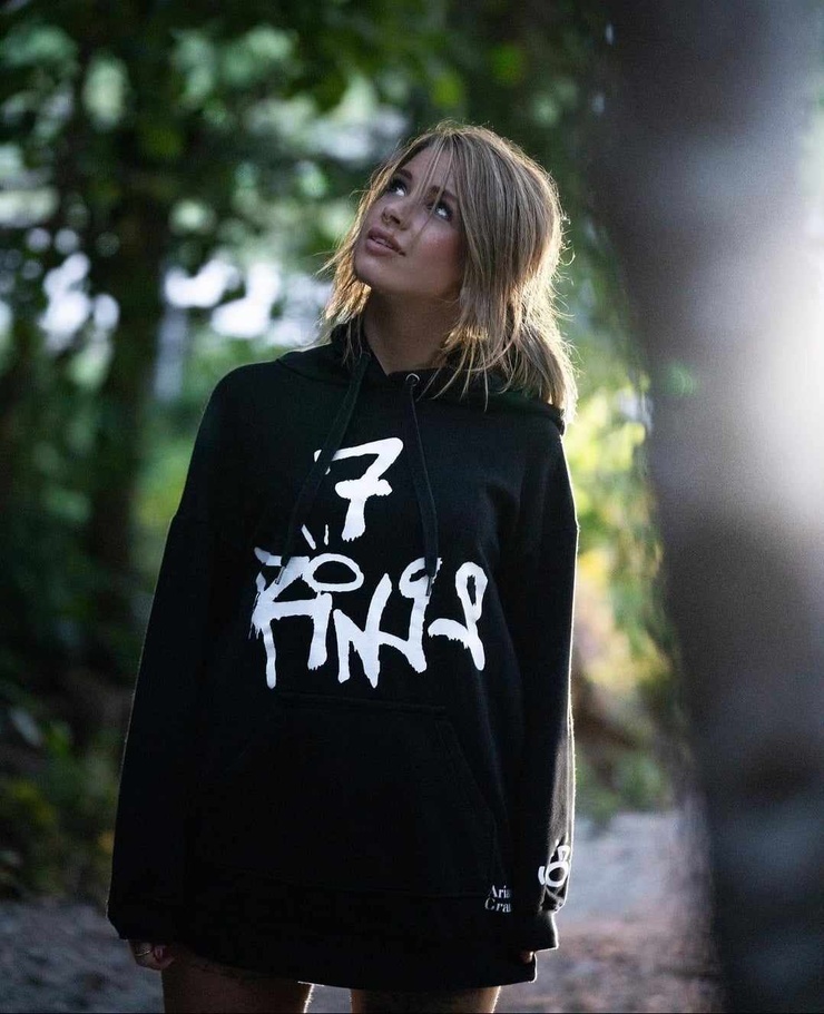 Sabrina "Sashoe" Schuster image