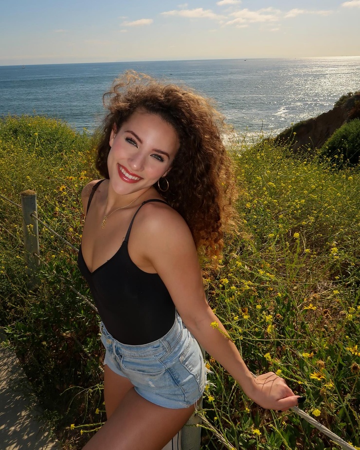 Sofie Dossi image