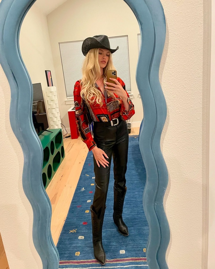 Image of Hailey Clauson