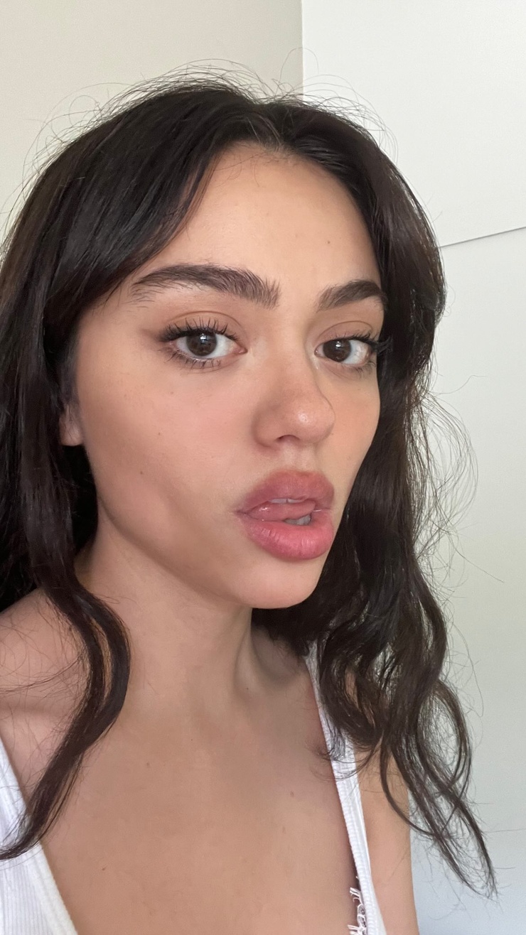 Image of Nailea Devora