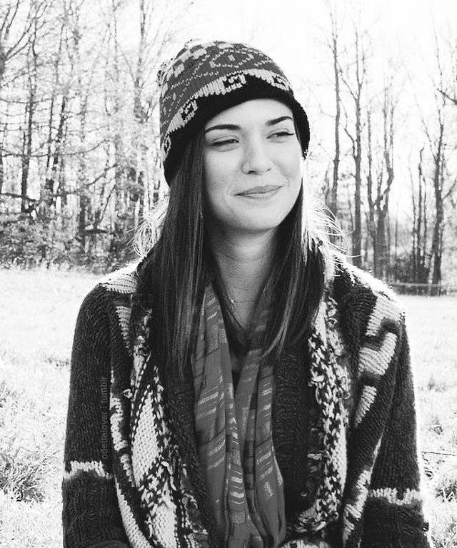 Odette Annable picture