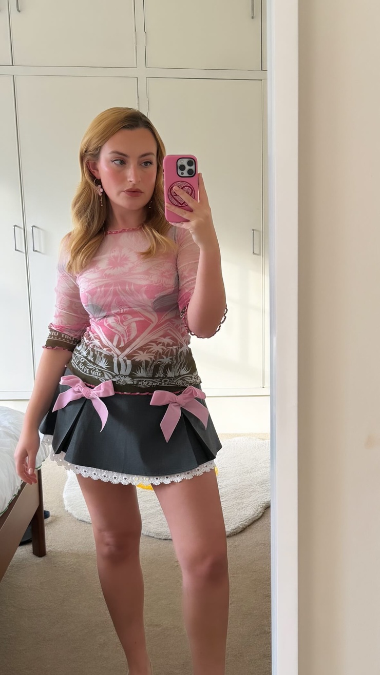 Amelia Dimoldenberg pictures and photos