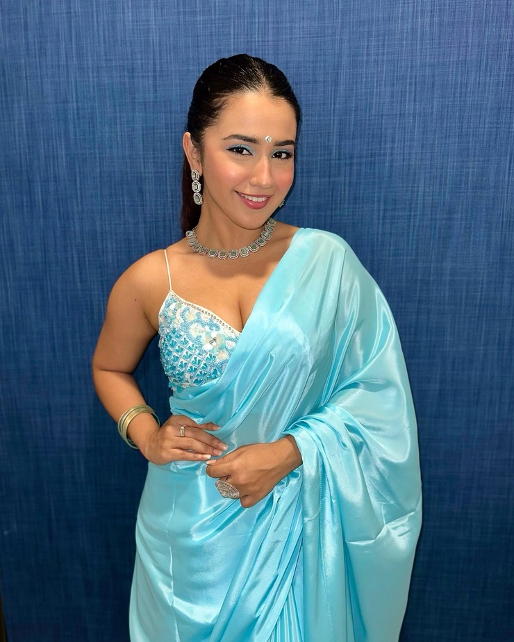 Roshni Walia picture