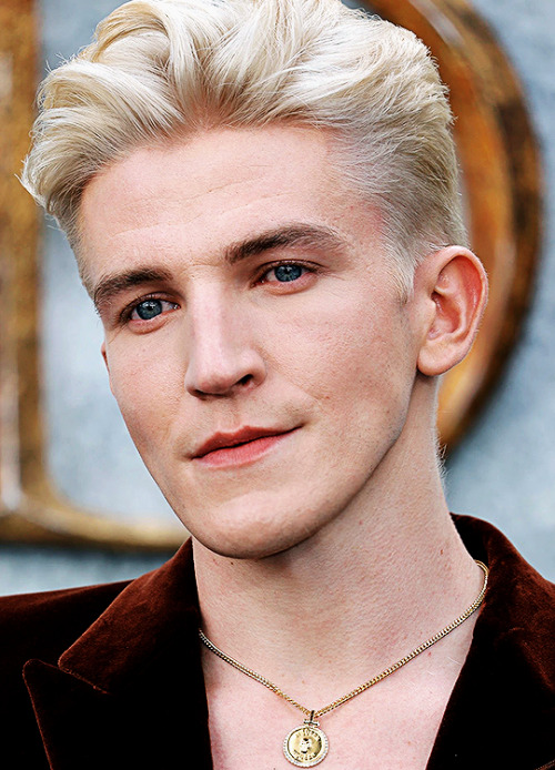 Picture of Ewan Mitchell