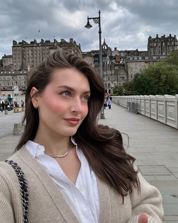 Jessica Clements image