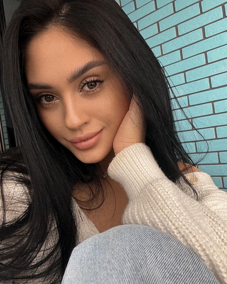 Polina Bondarenko picture