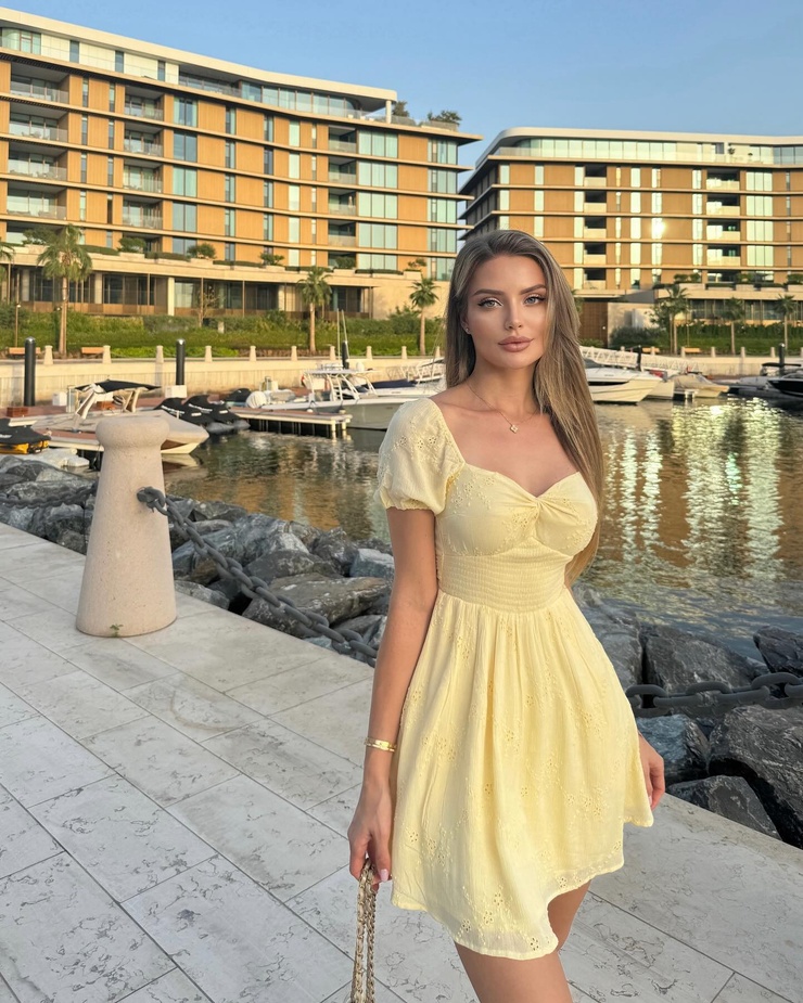 Julie Angeliina picture