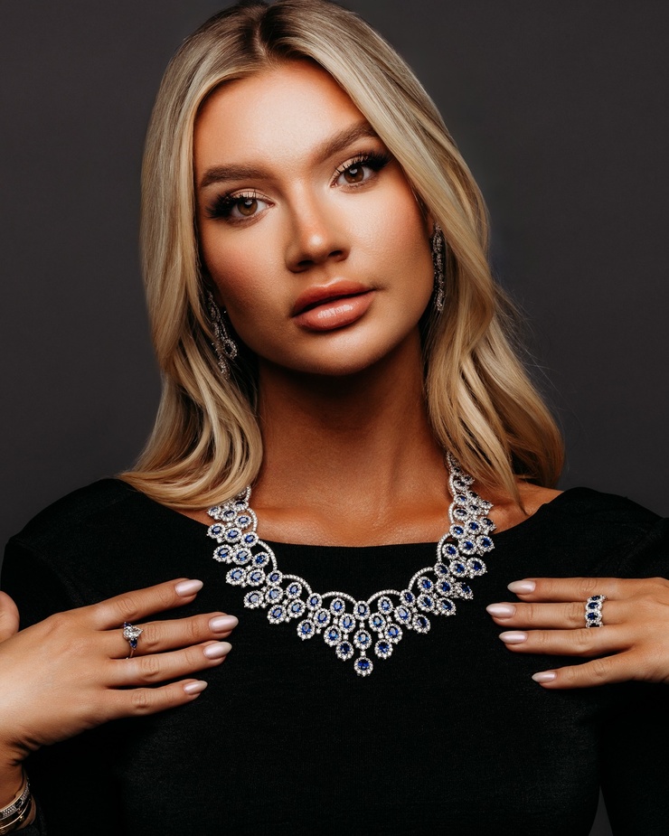 Alexa Collins picture