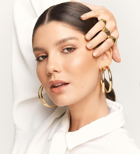 Gabriela Andrade image