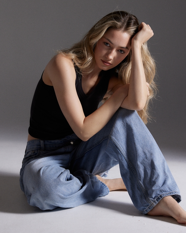 Anna Lynn image