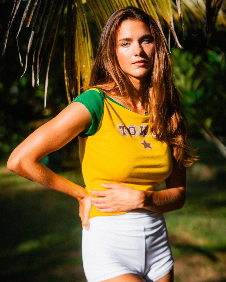 Picture of Chloe East