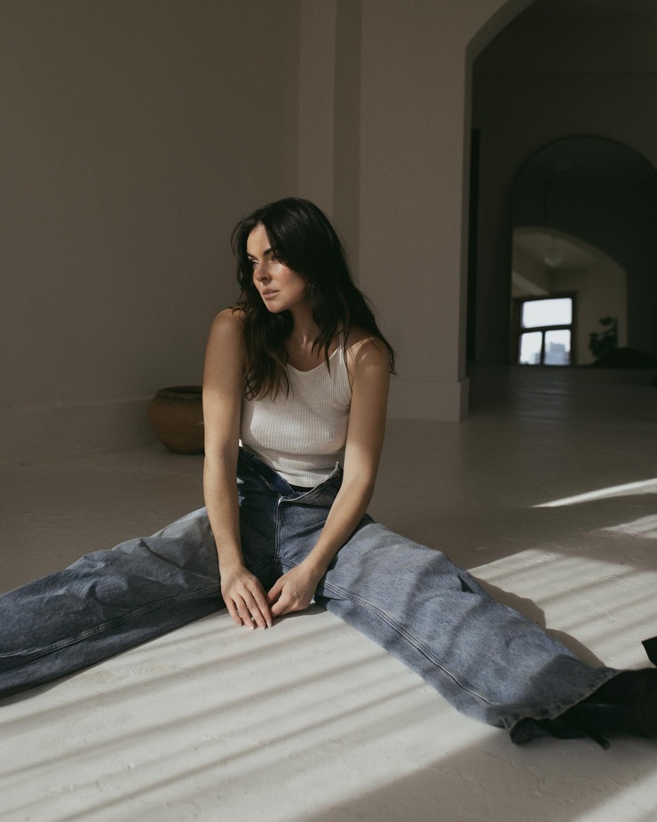 Serinda Swan picture