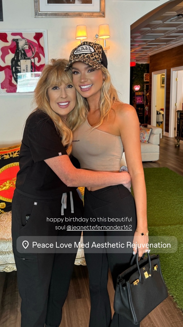 Alexa Collins picture