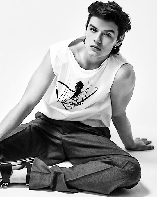 Picture of Louis Partridge