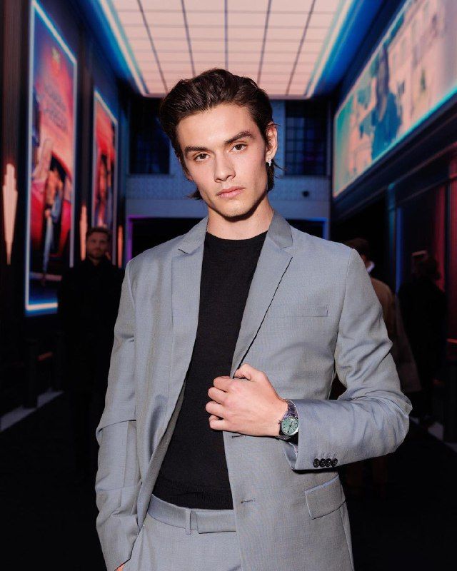 Picture of Louis Partridge