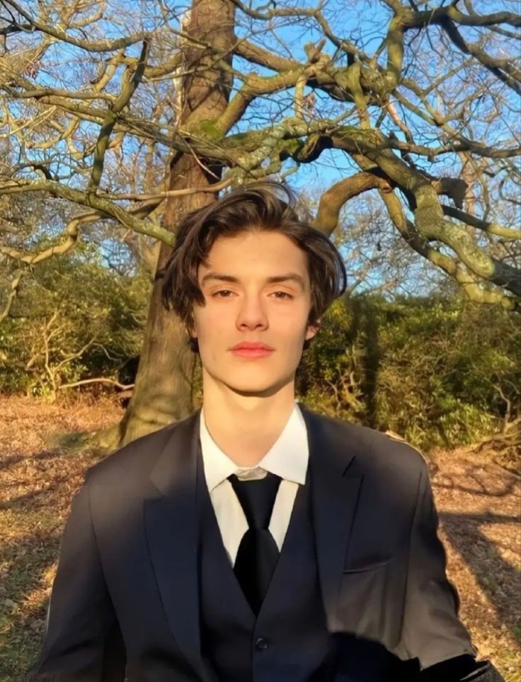 Picture of Louis Partridge