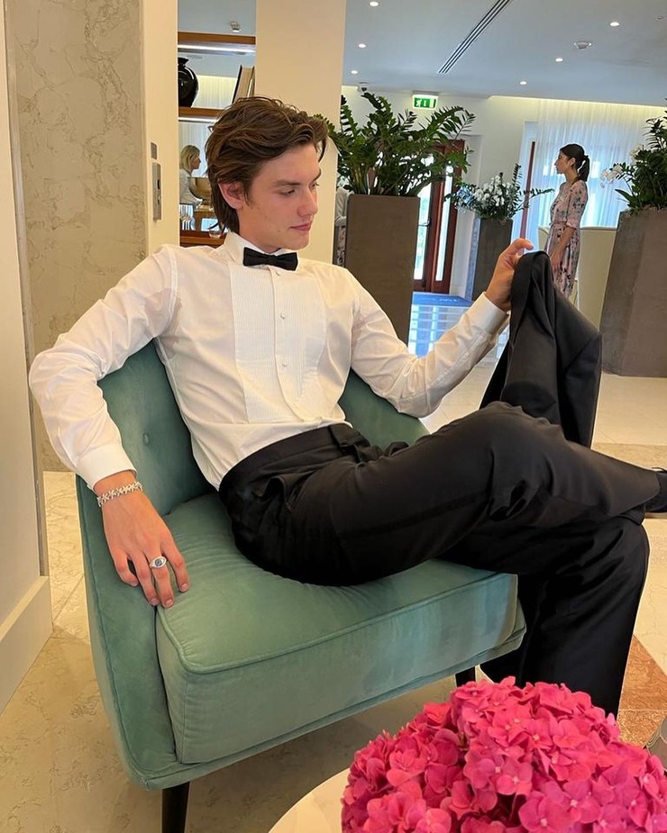 Picture of Louis Partridge