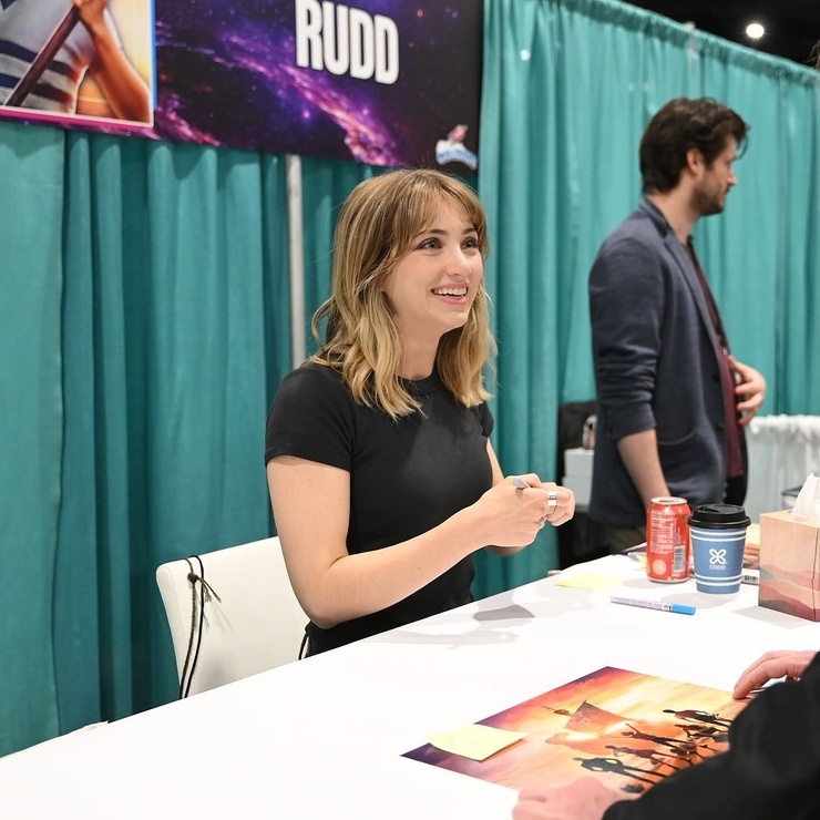 Picture of Emily Rudd