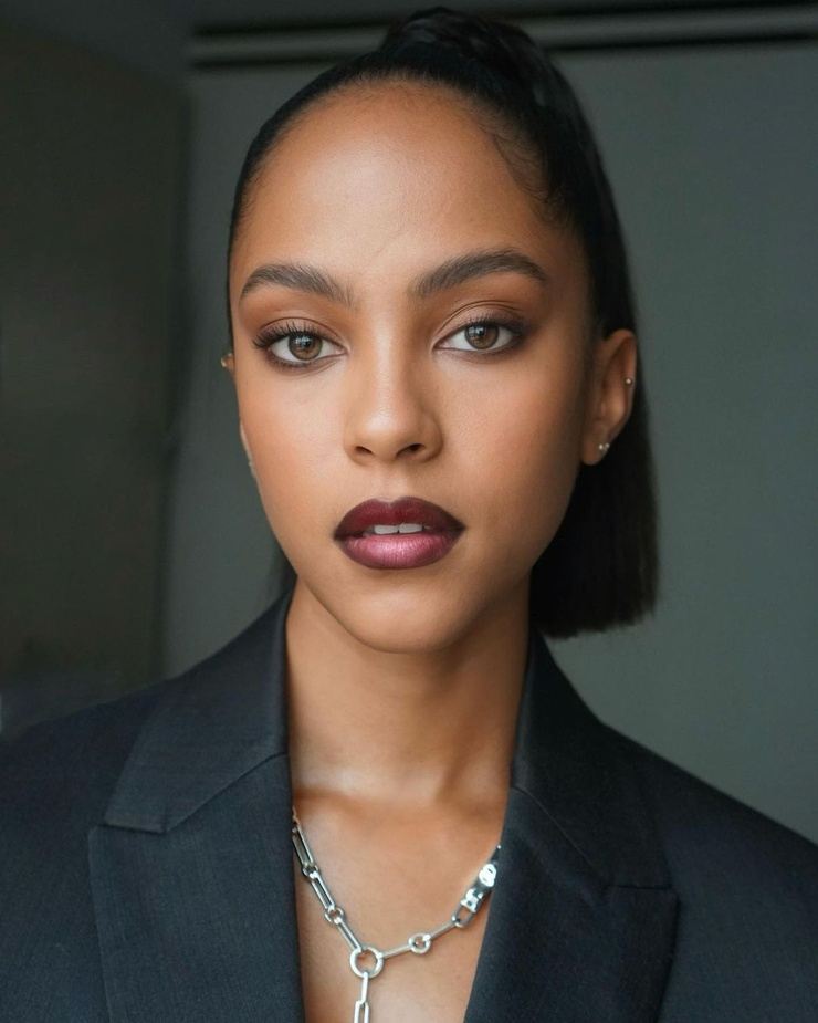 Picture of Lou Llobell