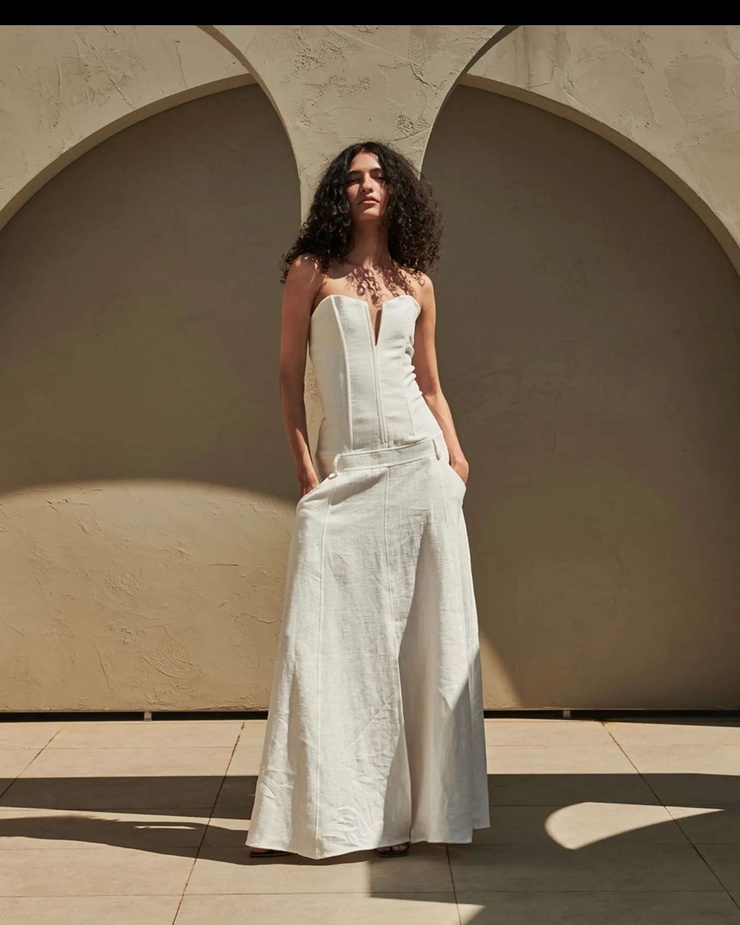 Aline Santos model image