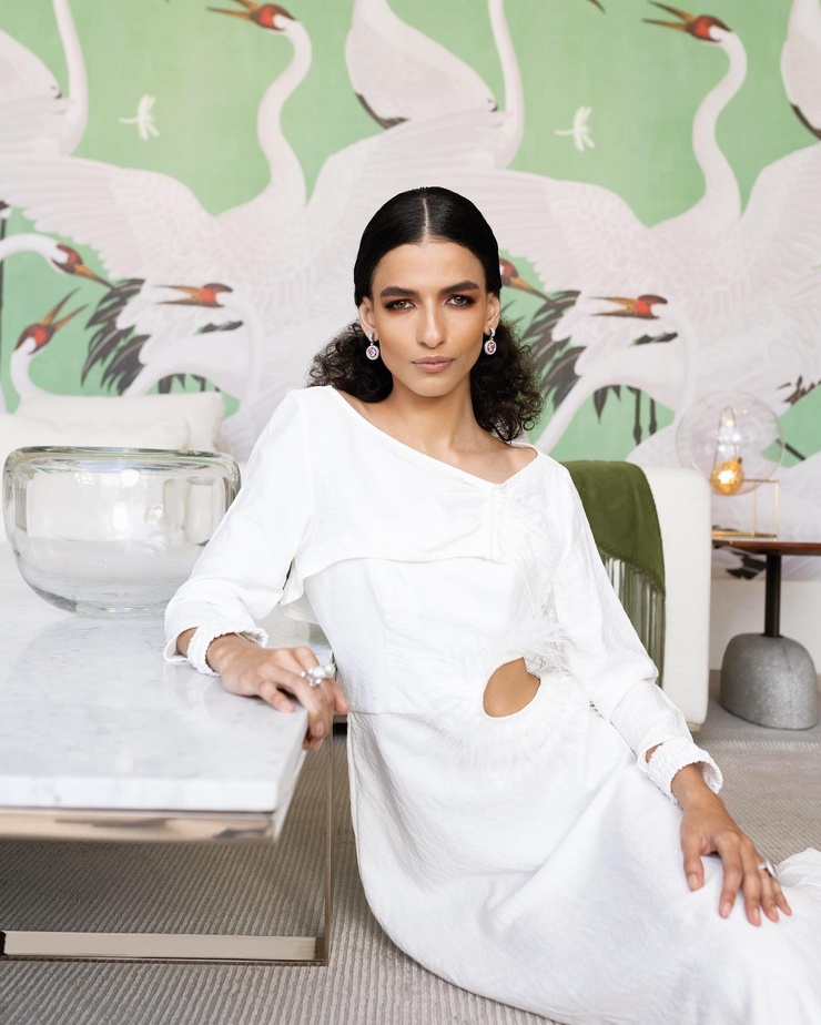 Picture of Aline Santos model