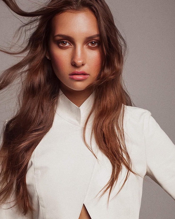 Picture of EVA HANLEY