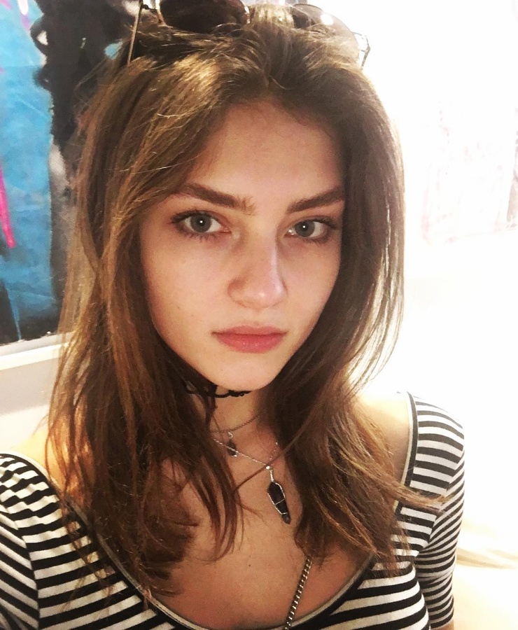 via Instagram (@vikalevina__)