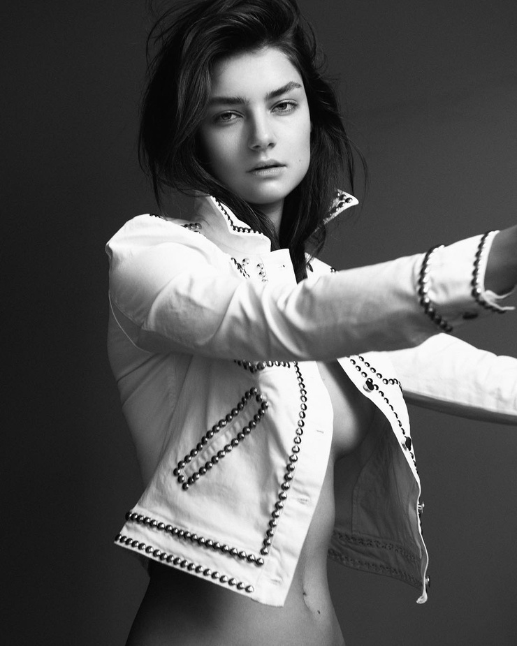 via Instagram (@vikalevina__)