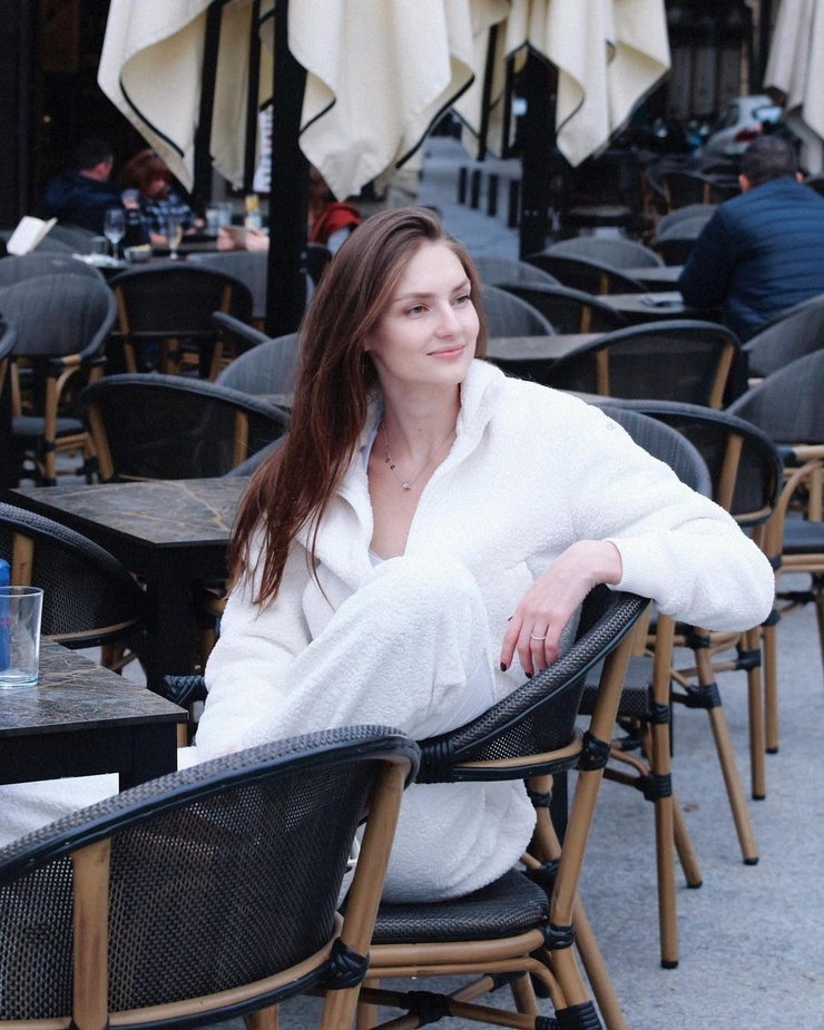 via Instagram (@vikalevina__)