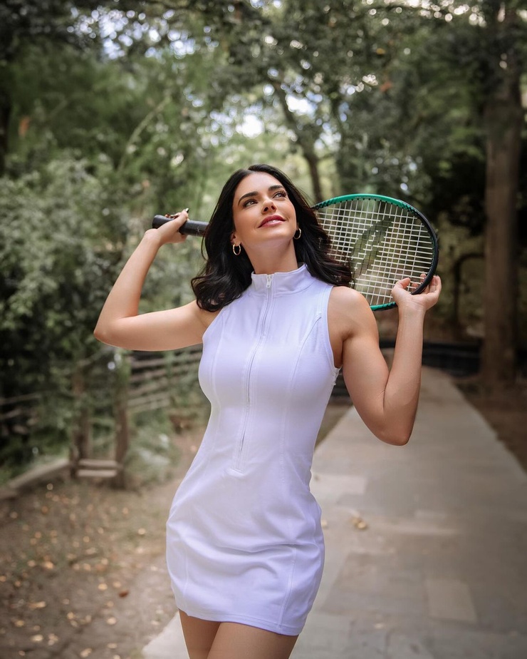 Livia Brito picture