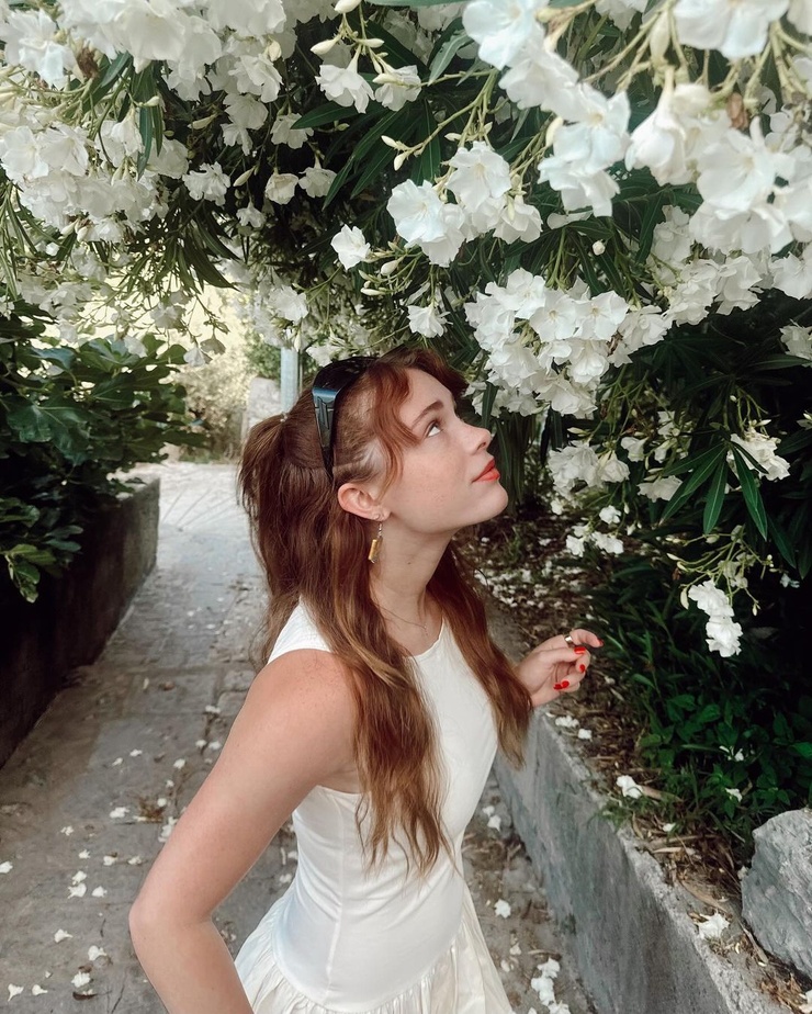 Violet Brinson image