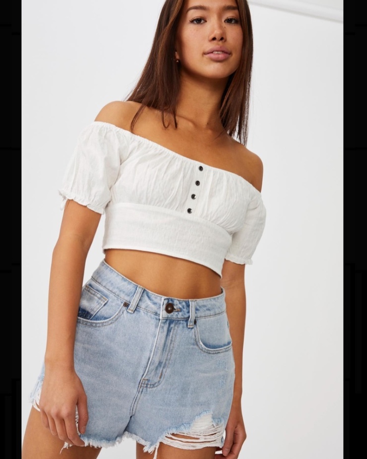 Picture of ISLA WALLACE