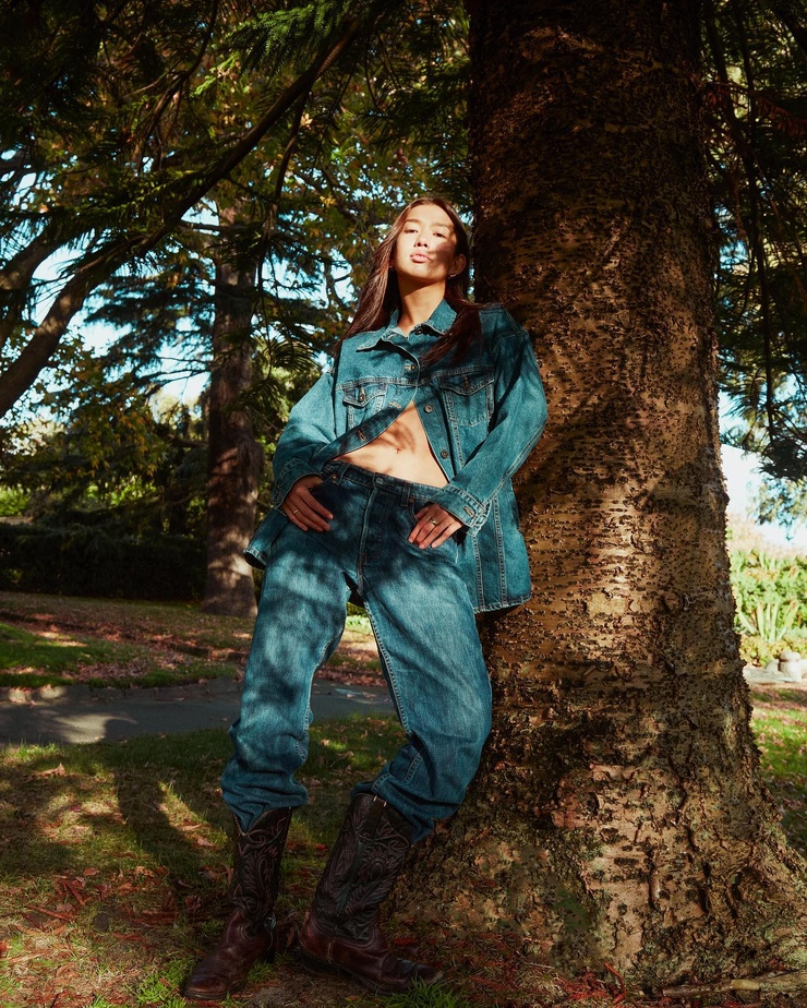 Image of ISLA WALLACE