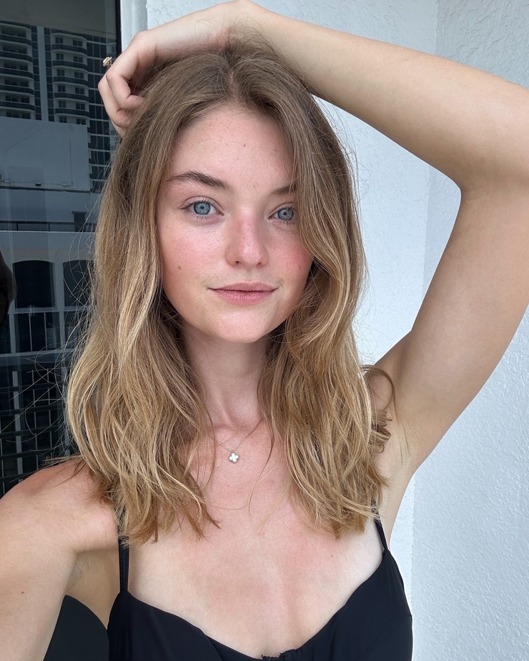 Image of Willow Hand