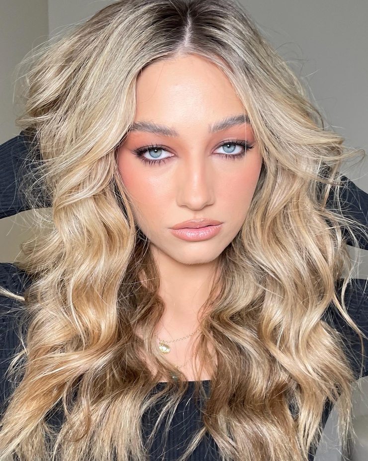 Anna Lynn image