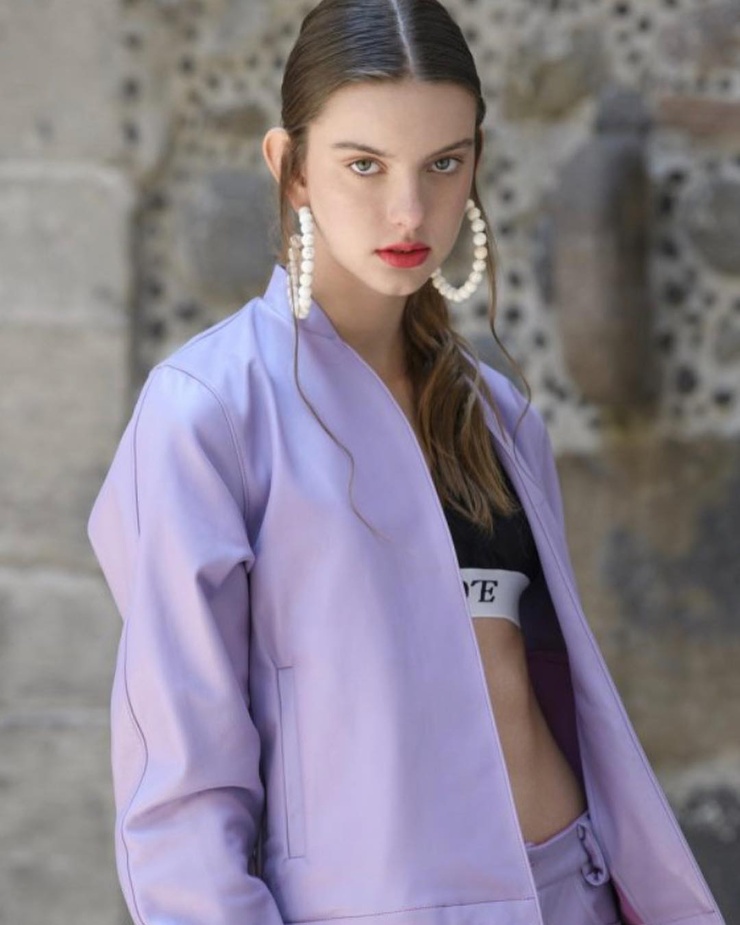 Picture of Olivia Wells model