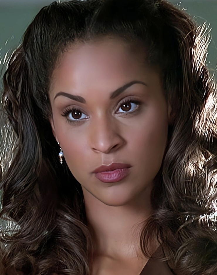 Picture of Karyn Parsons