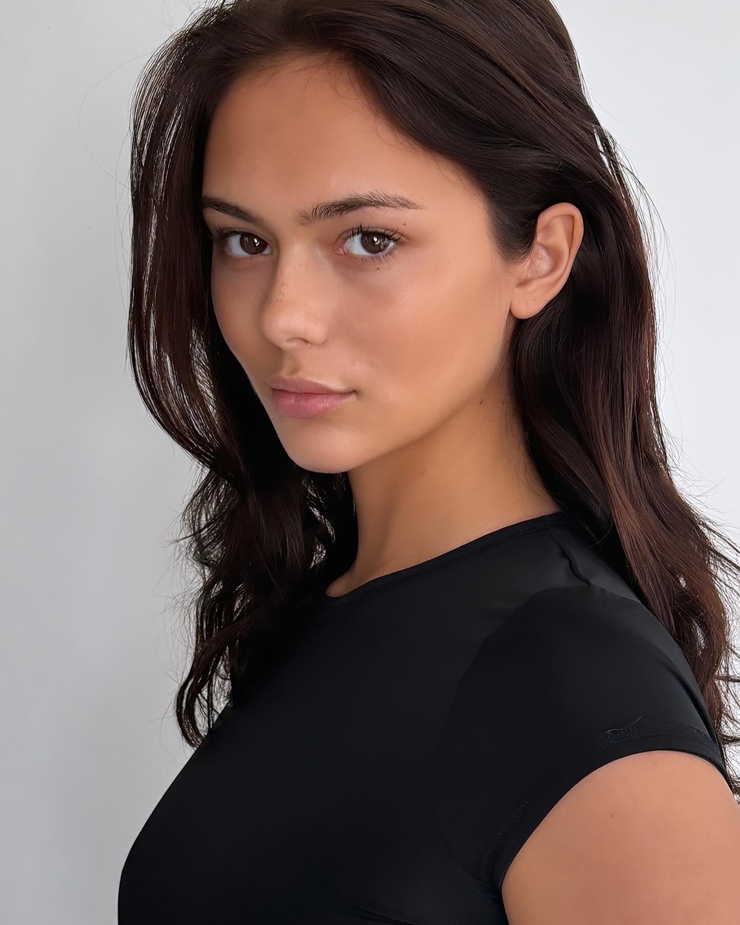 Alice Yaxley picture