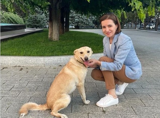 Maia Sandu and her dog