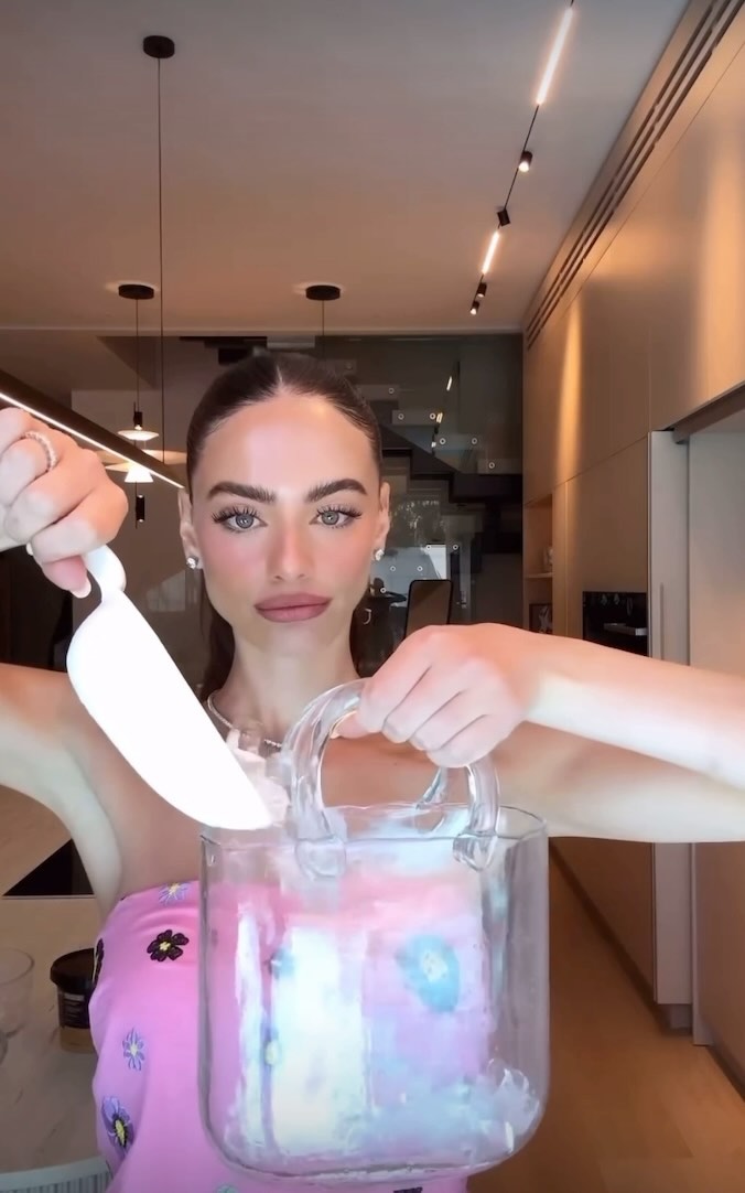 Picture of Yael Shelbia