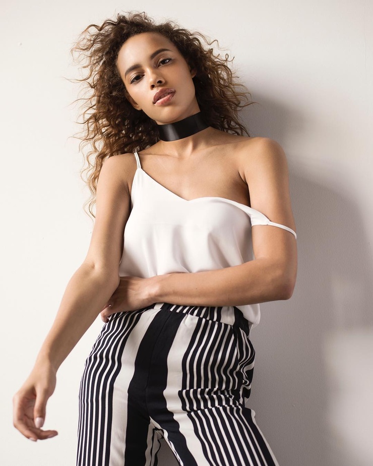 Picture of Natalie Brown model