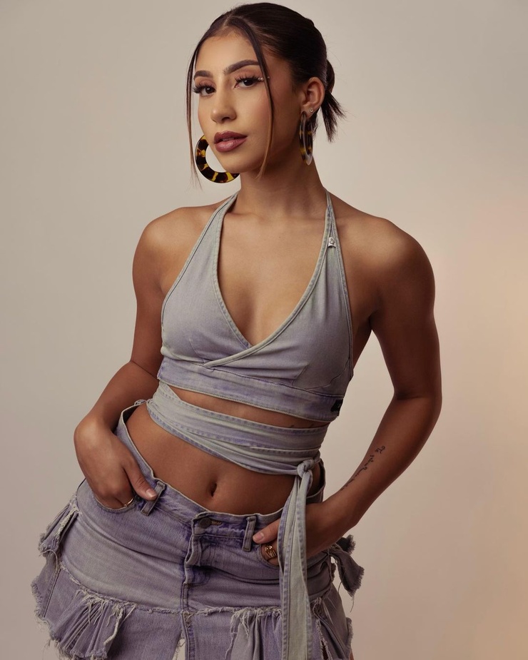 Picture Of Isabella Ferreira Picture Of Isabella Ferreira