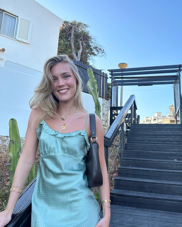 Picture of Mimi Slinger